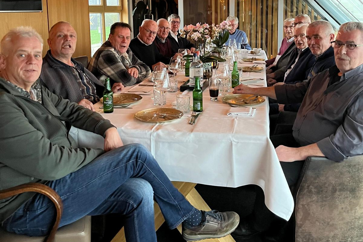 Oud-klokinkopers van veiling Delft-Westerlee voor de 15e keer bijeen