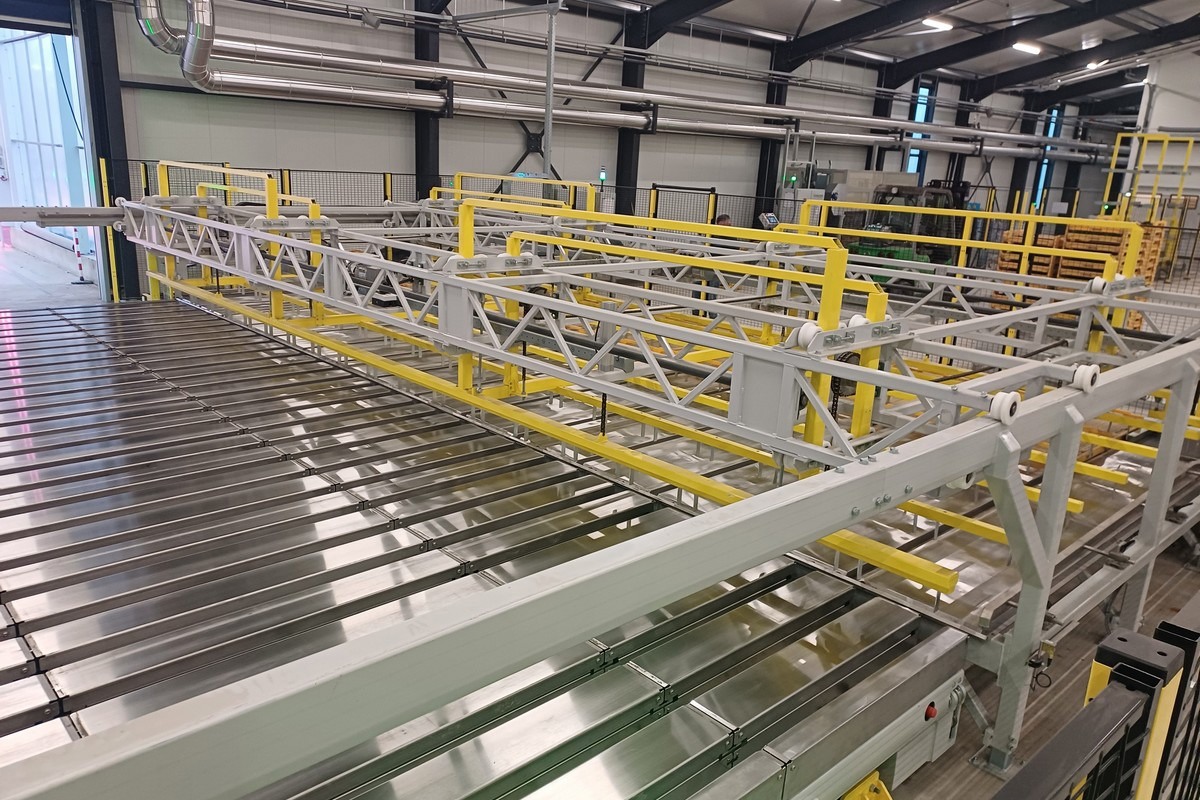 Nieuwe kas uitgerust met vernieuwd systeem intern transport