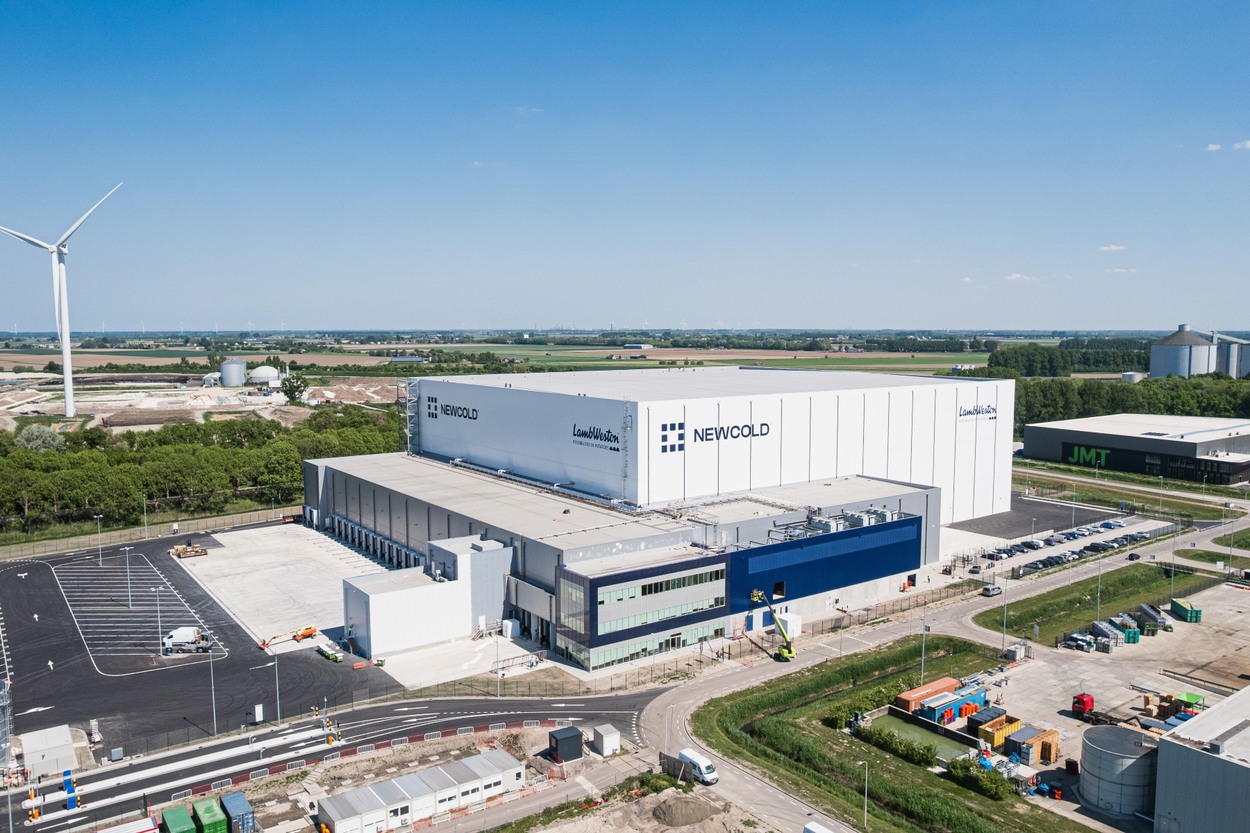 Koning Willem-Alexander opent vrieshuis NewCold in Dinteloord